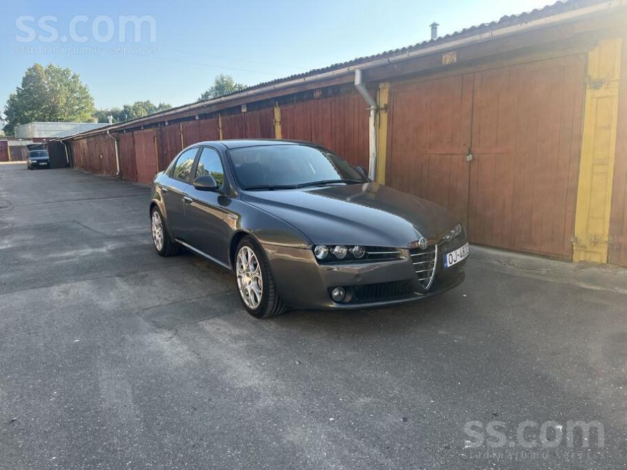 Grey Alfa Romeo 159 2006 in Riga, with an engine capacity of 2.40 L and mileage of 226 thousand km for 3000 €, photo 4 on AUTOMOTO.COM.LV