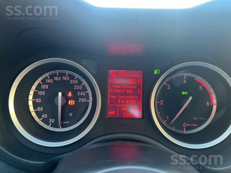 Grey Alfa Romeo 159 2006 in Riga, with an engine capacity of 2.40 L and mileage of 226 thousand km for 3000 €, photo 10 on AUTOMOTO.COM.LV