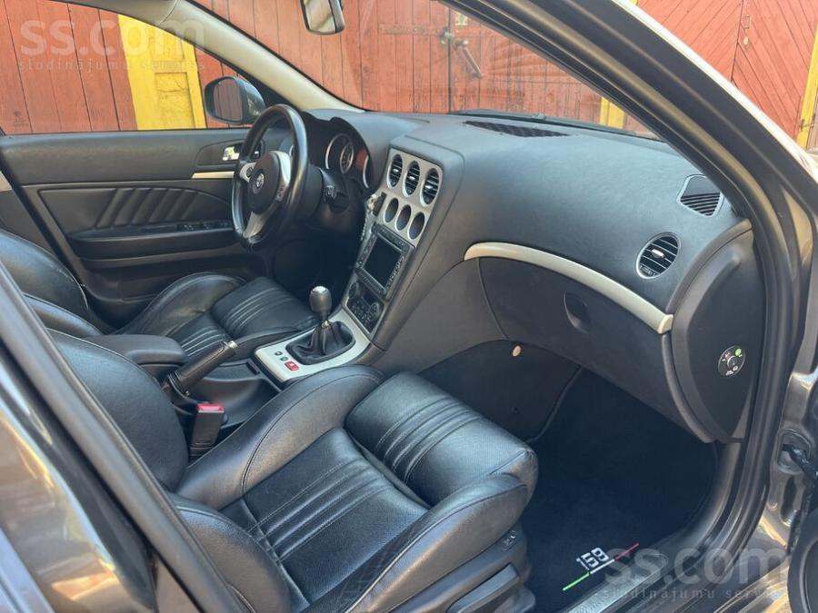 Grey Alfa Romeo 159 2006 in Riga, with an engine capacity of 2.40 L and mileage of 226 thousand km for 3000 €, photo 12 on AUTOMOTO.COM.LV