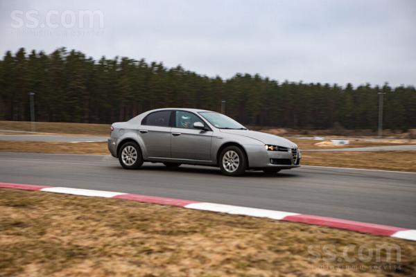 Pelēks Alfa Romeo 159 2007 Rīga, ar dzinēja tilpumu 2.20 L un nobraukumu 203 tūkst. km par 1800 €, foto 1 vietnē AUTOMOTO.COM.LV