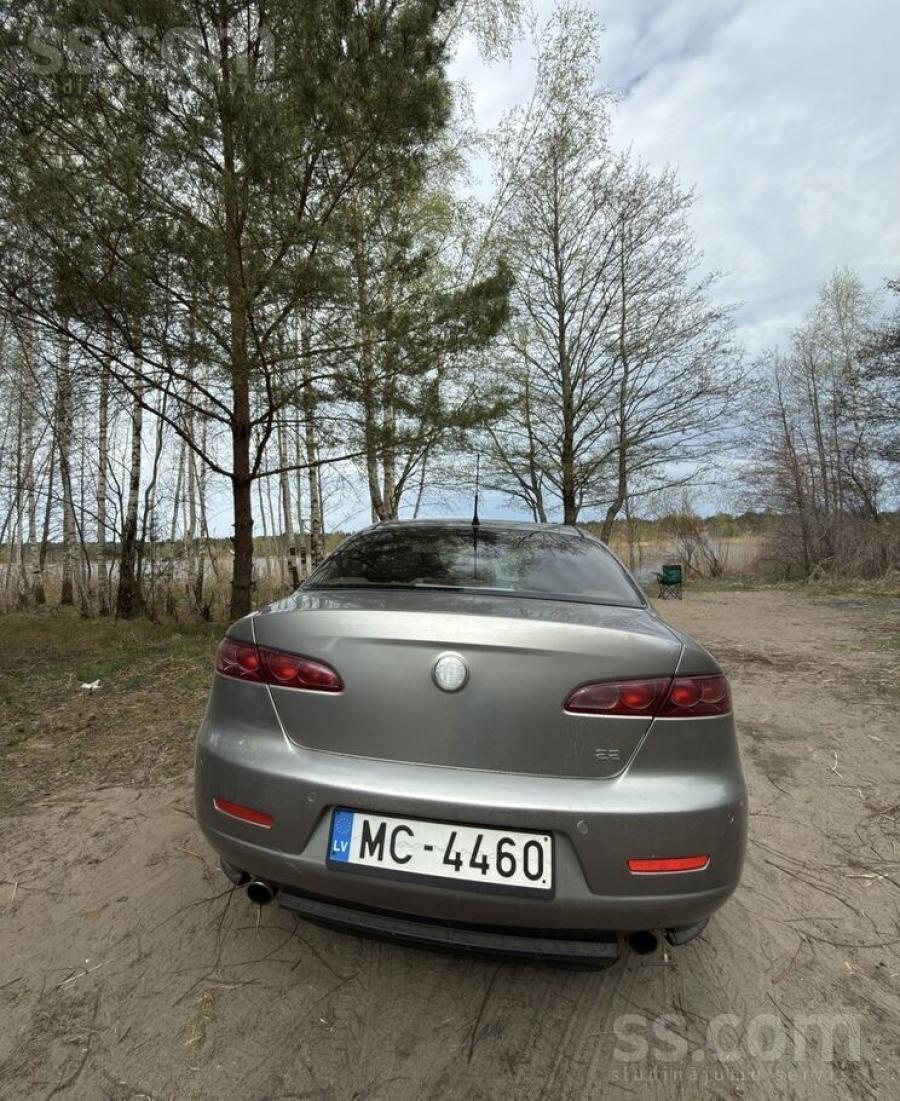 Pelēks Alfa Romeo 159 2007 Rīga, ar dzinēja tilpumu 2.20 L un nobraukumu 203 tūkst. km par 1800 €, foto 3 vietnē AUTOMOTO.COM.LV