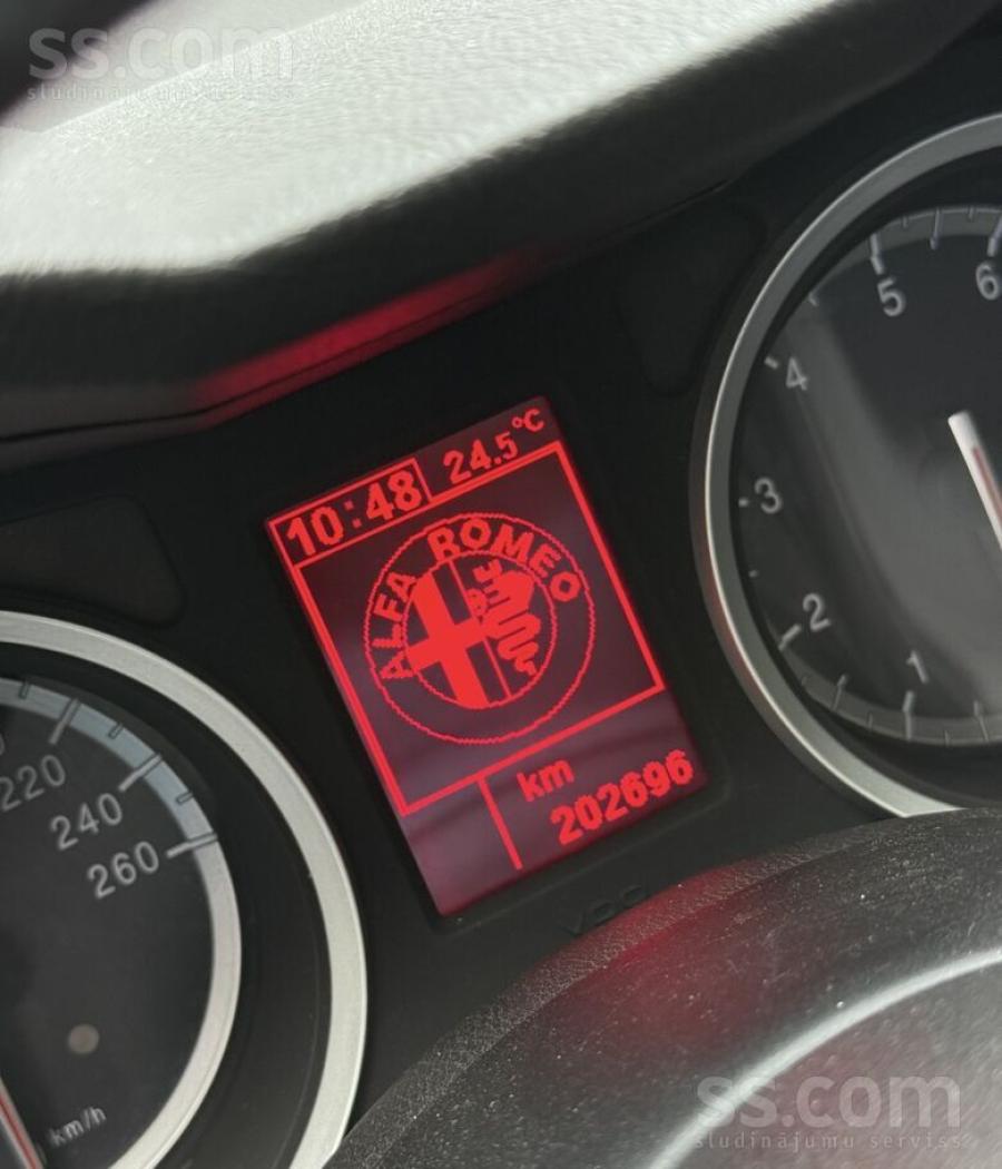 Pelēks Alfa Romeo 159 2007 Rīga, ar dzinēja tilpumu 2.20 L un nobraukumu 203 tūkst. km par 1800 €, foto 6 vietnē AUTOMOTO.COM.LV