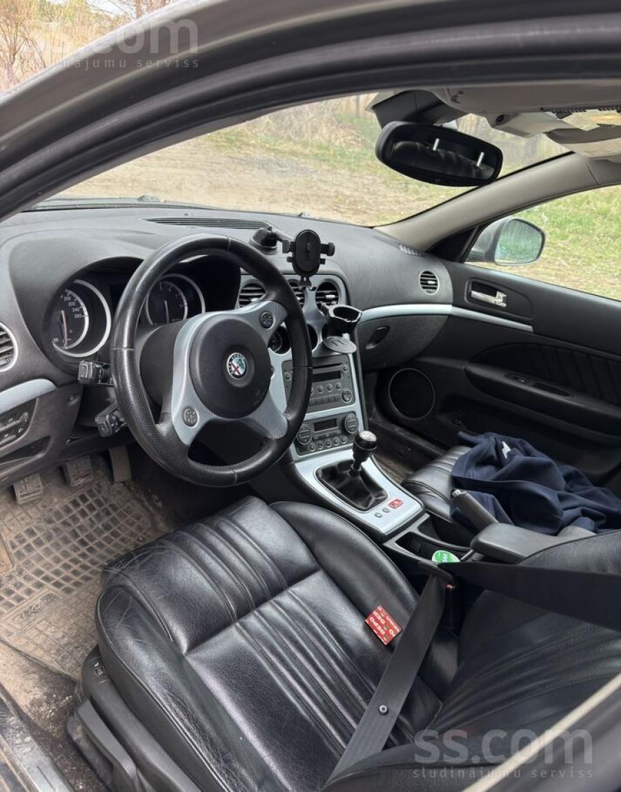 Pelēks Alfa Romeo 159 2007 Rīga, ar dzinēja tilpumu 2.20 L un nobraukumu 203 tūkst. km par 1800 €, foto 7 vietnē AUTOMOTO.COM.LV