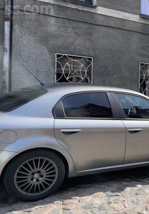 Pelēks Alfa Romeo 159 2007 Rīga, ar dzinēja tilpumu 2.20 L un nobraukumu 203 tūkst. km par 1800 €, foto 8 vietnē AUTOMOTO.COM.LV