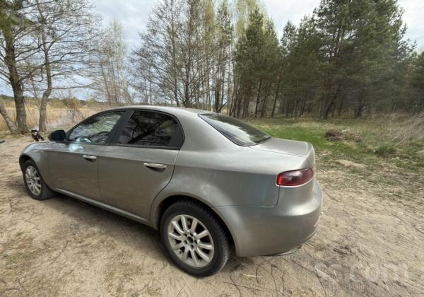 Pelēks Alfa Romeo 159 2007 Rīga, ar dzinēja tilpumu 2.20 L un nobraukumu 203 tūkst. km par 1800 €, foto 8 vietnē AUTOMOTO.COM.LV