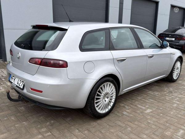 Pelēks Alfa Romeo 159 2007 Viļņa, ar dzinēja tilpumu 1.91 L un nobraukumu 256 tūkst. km par 1650 €, foto 6 vietnē AUTOMOTO.COM.LV