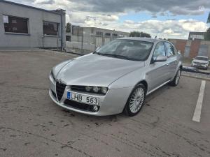 Pelēks Alfa Romeo 159 2007 Kauņa, ar dzinēja tilpumu 1.91 L un nobraukumu 368 tūkst. km par 1400 €, foto  vietnē AUTOMOTO.COM.LV