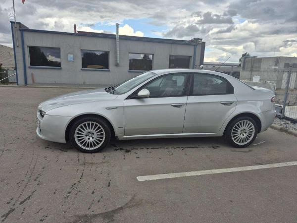 Pelēks Alfa Romeo 159 2007 Kauņa, ar dzinēja tilpumu 1.91 L un nobraukumu 368 tūkst. km par 1400 €, foto 2 vietnē AUTOMOTO.COM.LV