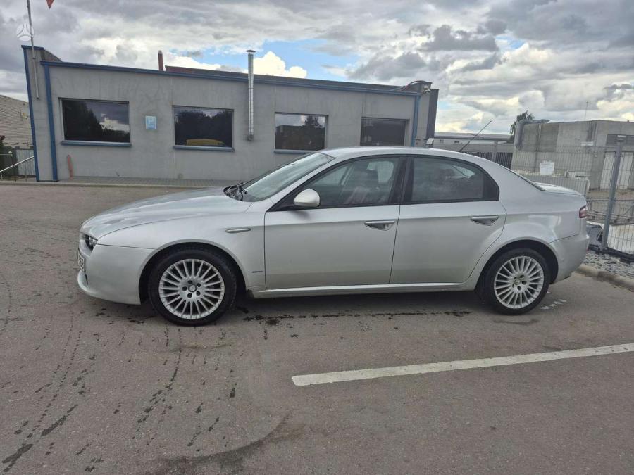 Pelēks Alfa Romeo 159 2007 Kauņa, ar dzinēja tilpumu 1.91 L un nobraukumu 368 tūkst. km par 1400 €, foto 3 vietnē AUTOMOTO.COM.LV
