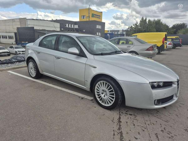 Pelēks Alfa Romeo 159 2007 Kauņa, ar dzinēja tilpumu 1.91 L un nobraukumu 368 tūkst. km par 1400 €, foto 3 vietnē AUTOMOTO.COM.LV