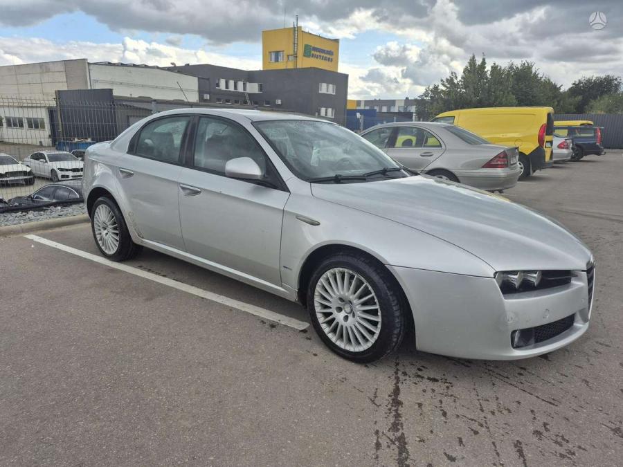 Pelēks Alfa Romeo 159 2007 Kauņa, ar dzinēja tilpumu 1.91 L un nobraukumu 368 tūkst. km par 1400 €, foto 4 vietnē AUTOMOTO.COM.LV
