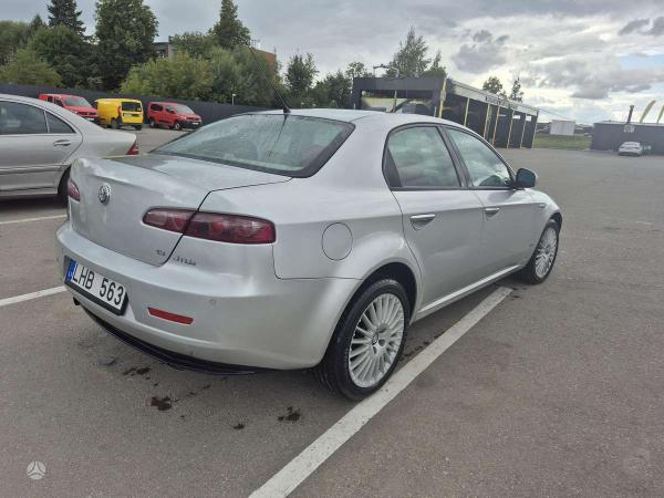 Pelēks Alfa Romeo 159 2007 Kauņa, ar dzinēja tilpumu 1.91 L un nobraukumu 368 tūkst. km par 1400 €, foto 4 vietnē AUTOMOTO.COM.LV