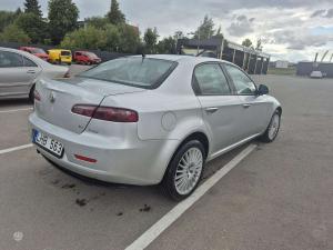 Pelēks Alfa Romeo 159 2007 Kauņa, ar dzinēja tilpumu 1.91 L un nobraukumu 368 tūkst. km par 1400 €, foto 5 vietnē AUTOMOTO.COM.LV