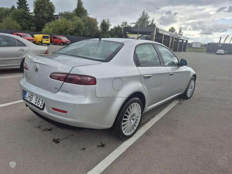 Pelēks Alfa Romeo 159 2007 Kauņa, ar dzinēja tilpumu 1.91 L un nobraukumu 368 tūkst. km par 1400 €, foto 5 vietnē AUTOMOTO.COM.LV