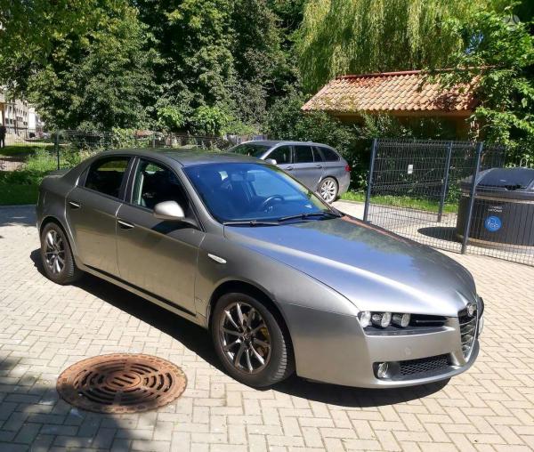 Pelēks Alfa Romeo 159 2008 Klaipėda, ar dzinēja tilpumu 1.91 L un nobraukumu 450 tūkst. km par 2950 €, foto 2 vietnē AUTOMOTO.COM.LV