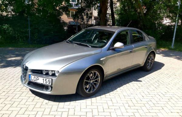 Pelēks Alfa Romeo 159 2008 Klaipėda, ar dzinēja tilpumu 1.91 L un nobraukumu 450 tūkst. km par 2950 €, foto 3 vietnē AUTOMOTO.COM.LV