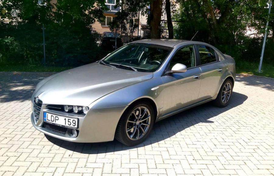 Pelēks Alfa Romeo 159 2008 Klaipėda, ar dzinēja tilpumu 1.91 L un nobraukumu 450 tūkst. km par 2950 €, foto 4 vietnē AUTOMOTO.COM.LV