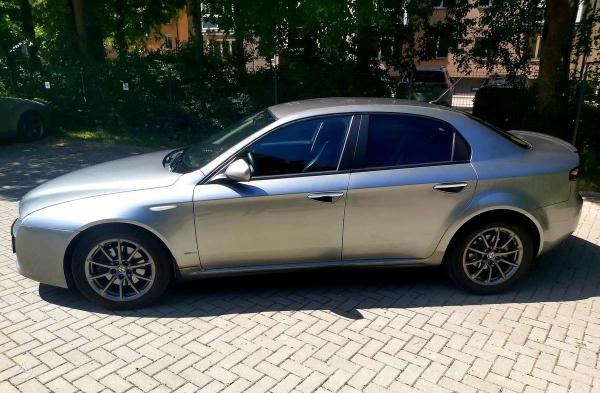 Pelēks Alfa Romeo 159 2008 Klaipėda, ar dzinēja tilpumu 1.91 L un nobraukumu 450 tūkst. km par 2950 €, foto 4 vietnē AUTOMOTO.COM.LV