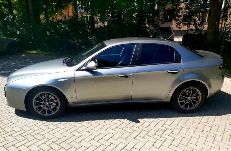 Pelēks Alfa Romeo 159 2008 Klaipėda, ar dzinēja tilpumu 1.91 L un nobraukumu 450 tūkst. km par 2950 €, foto 5 vietnē AUTOMOTO.COM.LV