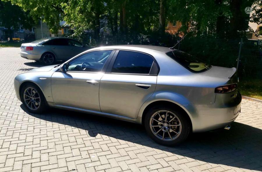 Pelēks Alfa Romeo 159 2008 Klaipėda, ar dzinēja tilpumu 1.91 L un nobraukumu 450 tūkst. km par 2950 €, foto 6 vietnē AUTOMOTO.COM.LV