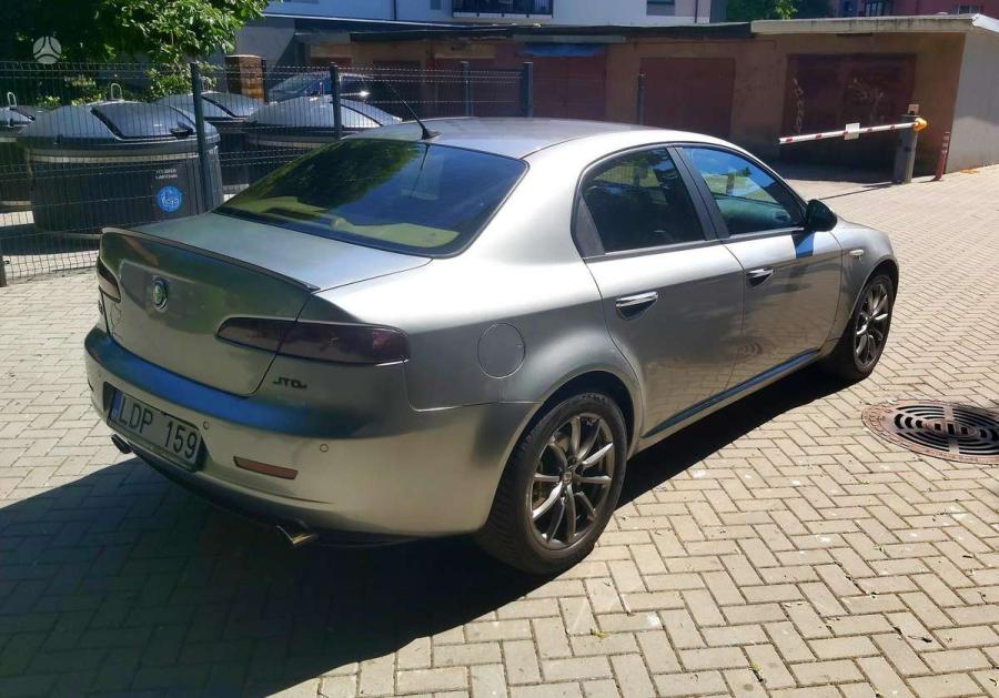 Pelēks Alfa Romeo 159 2008 Klaipėda, ar dzinēja tilpumu 1.91 L un nobraukumu 450 tūkst. km par 2950 €, foto 8 vietnē AUTOMOTO.COM.LV