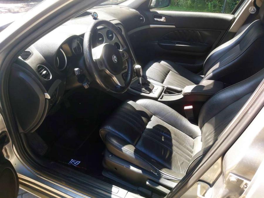 Pelēks Alfa Romeo 159 2008 Klaipėda, ar dzinēja tilpumu 1.91 L un nobraukumu 450 tūkst. km par 2950 €, foto 12 vietnē AUTOMOTO.COM.LV
