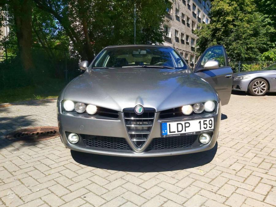 Pelēks Alfa Romeo 159 2008 Klaipėda, ar dzinēja tilpumu 1.91 L un nobraukumu 450 tūkst. km par 2950 €, foto 20 vietnē AUTOMOTO.COM.LV
