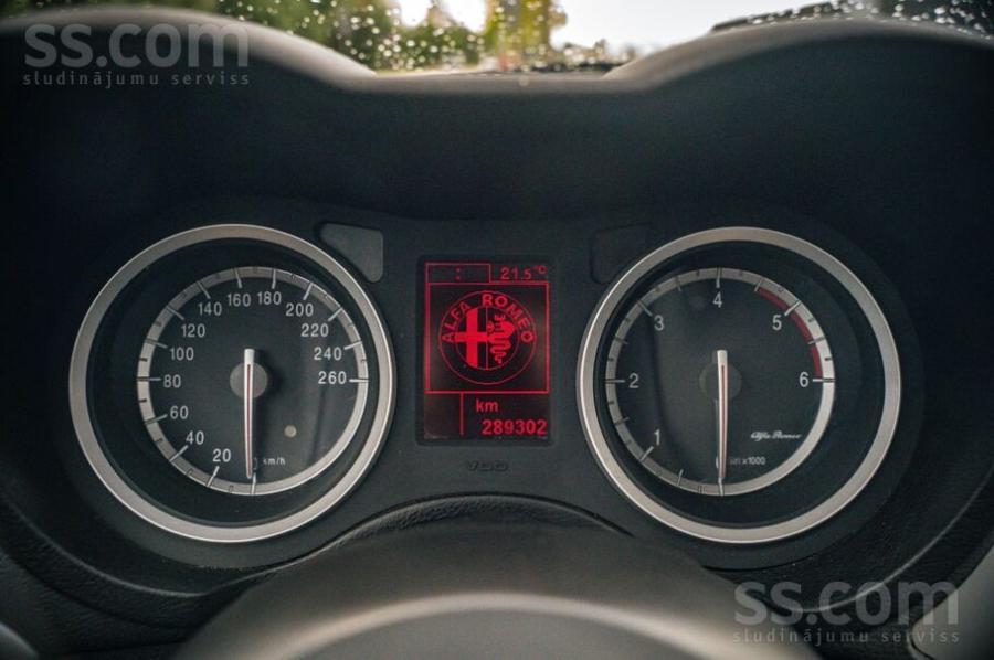 Pelēks Alfa Romeo 159 2008 Rīga, ar dzinēja tilpumu 1.90 L un nobraukumu 289 tūkst. km par 1390 €, foto 15 vietnē AUTOMOTO.COM.LV