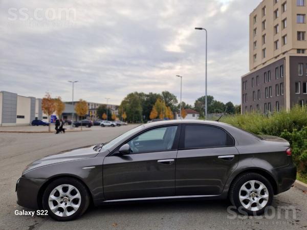 Альфа Ромео 159 2008 в Рига на AUTOMOTO.COM.LV Серый Альфа Ромео 159 2008 в Рига, объемом двигателя 1.90 л и пробегом 0 тыс. км за 2600 €, фото 3 на AUTOMOTO.COM.LV