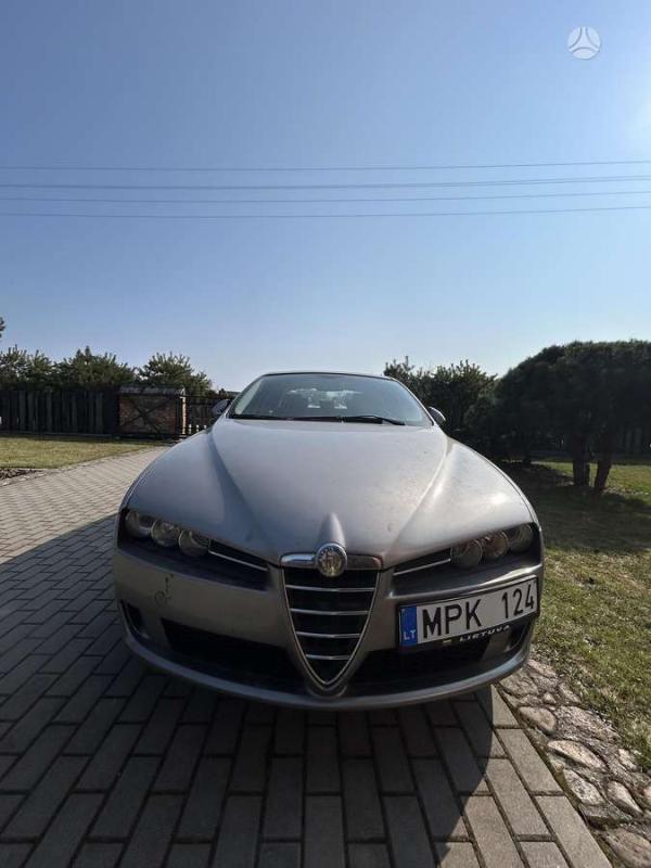Grey Alfa Romeo 159 2009 in Marijampole, with an engine capacity of 1.91 L and mileage of 190 thousand km for 800 €, photo 1 on AUTOMOTO.COM.LV