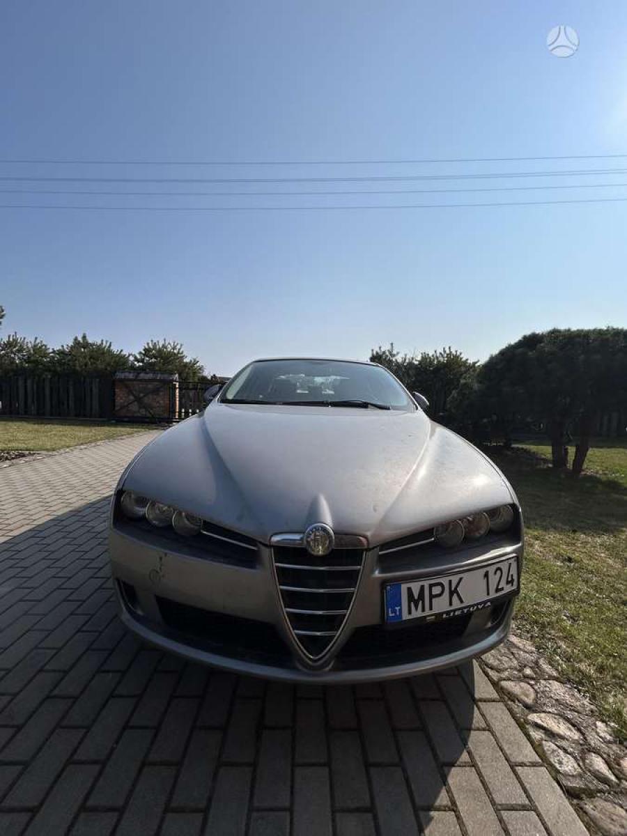 Grey Alfa Romeo 159 2009 in Marijampole, with an engine capacity of 1.91 L and mileage of 190 thousand km for 800 €, photo 1 on AUTOMOTO.COM.LV