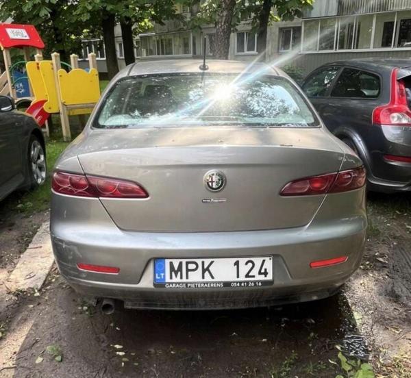 Grey Alfa Romeo 159 2009 in Marijampole, with an engine capacity of 1.91 L and mileage of 190 thousand km for 800 €, photo 2 on AUTOMOTO.COM.LV
