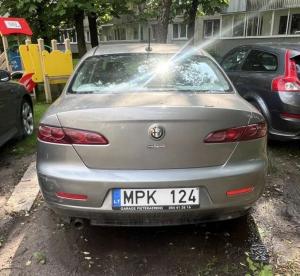 Grey Alfa Romeo 159 2009 in Marijampole, with an engine capacity of 1.91 L and mileage of 190 thousand km for 800 €, photo 3 on AUTOMOTO.COM.LV