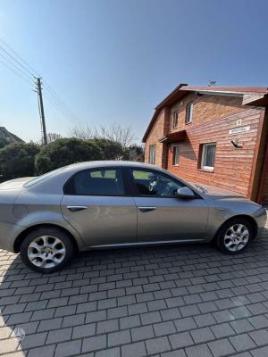 Grey Alfa Romeo 159 2009 in Marijampole, with an engine capacity of 1.91 L and mileage of 190 thousand km for 800 €, photo 6 on AUTOMOTO.COM.LV