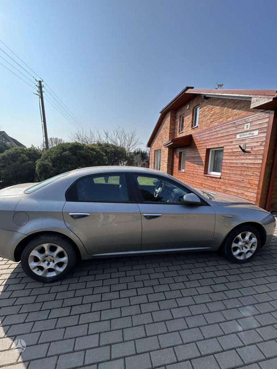 Grey Alfa Romeo 159 2009 in Marijampole, with an engine capacity of 1.91 L and mileage of 190 thousand km for 800 €, photo 6 on AUTOMOTO.COM.LV