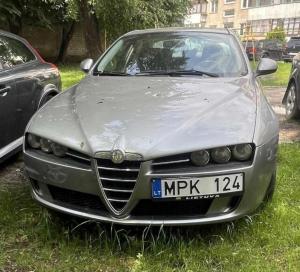 Grey Alfa Romeo 159 2009 in Marijampole, with an engine capacity of 1.91 L and mileage of 190 thousand km for 800 €, photo 7 on AUTOMOTO.COM.LV