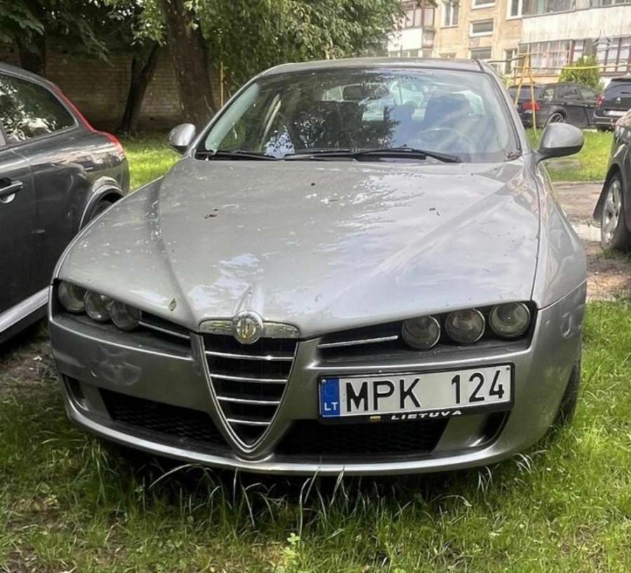 Grey Alfa Romeo 159 2009 in Marijampole, with an engine capacity of 1.91 L and mileage of 190 thousand km for 800 €, photo 7 on AUTOMOTO.COM.LV