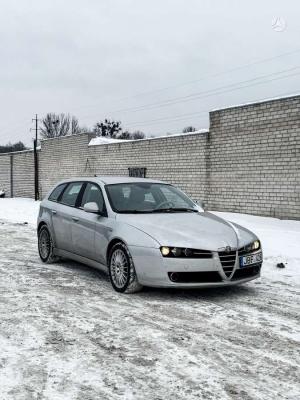 Pelēks Alfa Romeo 159 2005 Kauņa, ar dzinēja tilpumu 1.90 L un nobraukumu 280 tūkst. km par 2000 €, foto  vietnē AUTOMOTO.COM.LV