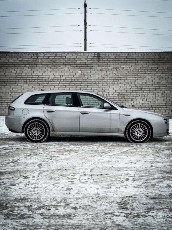 Grey Alfa Romeo 159 2005 in Kaunas, with an engine capacity of 1.90 L and mileage of 280 thousand km for 2000 €, photo 3 on AUTOMOTO.COM.LV