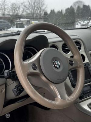 Pelēks Alfa Romeo 159 2005 Kauņa, ar dzinēja tilpumu 1.90 L un nobraukumu 280 tūkst. km par 2000 €, foto 10 vietnē AUTOMOTO.COM.LV