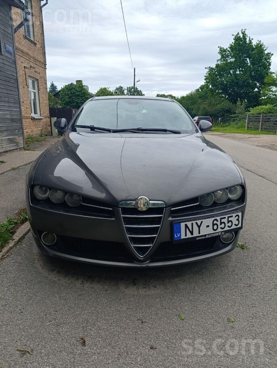 Pelēks Alfa Romeo 159 2006 Jūrmala, ar dzinēja tilpumu 2.40 L un nobraukumu 291 tūkst. km par 1500 €, foto 1 vietnē AUTOMOTO.COM.LV