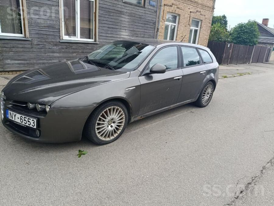 Pelēks Alfa Romeo 159 2006 Jūrmala, ar dzinēja tilpumu 2.40 L un nobraukumu 291 tūkst. km par 1500 €, foto 3 vietnē AUTOMOTO.COM.LV