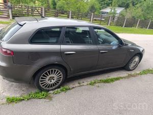 Pelēks Alfa Romeo 159 2006 Jūrmala, ar dzinēja tilpumu 2.40 L un nobraukumu 291 tūkst. km par 1500 €, foto 4 vietnē AUTOMOTO.COM.LV