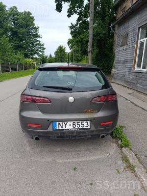 Pelēks Alfa Romeo 159 2006 Jūrmala, ar dzinēja tilpumu 2.40 L un nobraukumu 291 tūkst. km par 1500 €, foto 5 vietnē AUTOMOTO.COM.LV