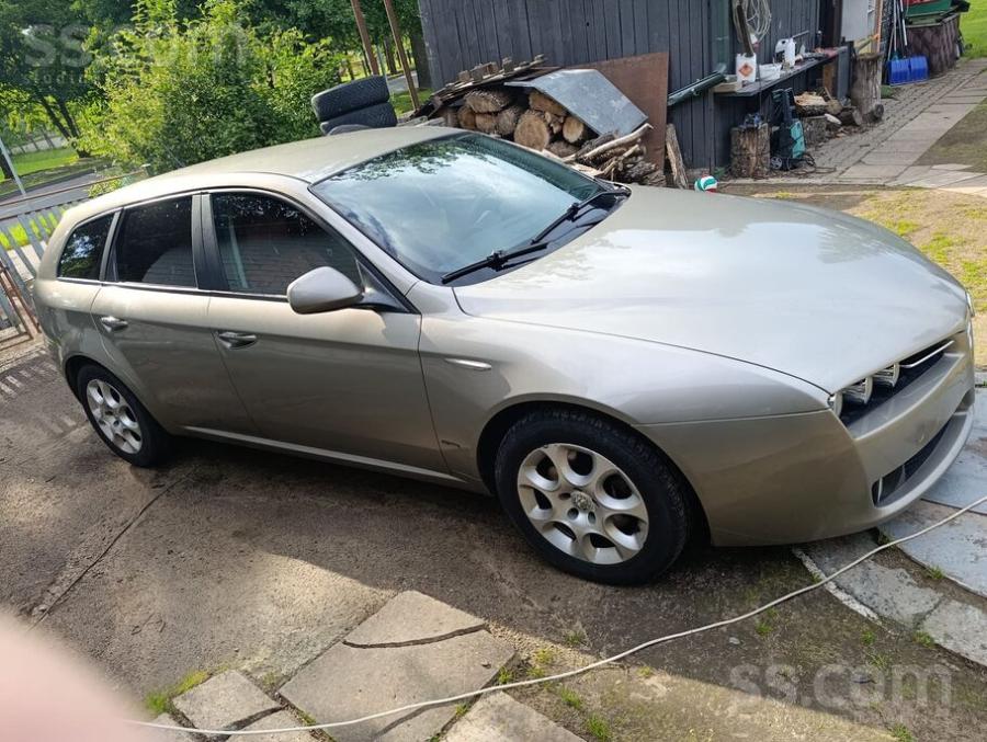 Pelēks Alfa Romeo 159 2006 Rīga, ar dzinēja tilpumu 1.90 L un nobraukumu 379 tūkst. km par 1400 €, foto 4 vietnē AUTOMOTO.COM.LV