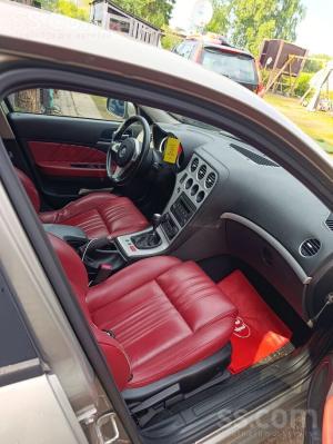 Pelēks Alfa Romeo 159 2006 Rīga, ar dzinēja tilpumu 1.90 L un nobraukumu 379 tūkst. km par 1400 €, foto 5 vietnē AUTOMOTO.COM.LV