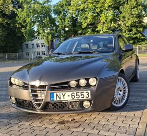 Pelēks Alfa Romeo 159 2006 Jelgava, ar dzinēja tilpumu 2.40 L un nobraukumu 290 tūkst. km par 1250 €, foto  vietnē AUTOMOTO.COM.LV