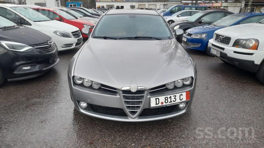 Grey Alfa Romeo 159 2007 in Riga, with an engine capacity of 2.40 L and mileage of 240 thousand km for 2700 €, photo 2 on AUTOMOTO.COM.LV