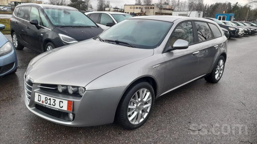 Grey Alfa Romeo 159 2007 in Riga, with an engine capacity of 2.40 L and mileage of 240 thousand km for 2700 €, photo 4 on AUTOMOTO.COM.LV