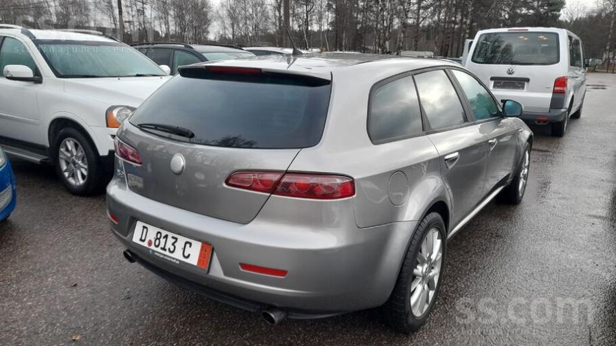 Grey Alfa Romeo 159 2007 in Riga, with an engine capacity of 2.40 L and mileage of 240 thousand km for 2700 €, photo 8 on AUTOMOTO.COM.LV